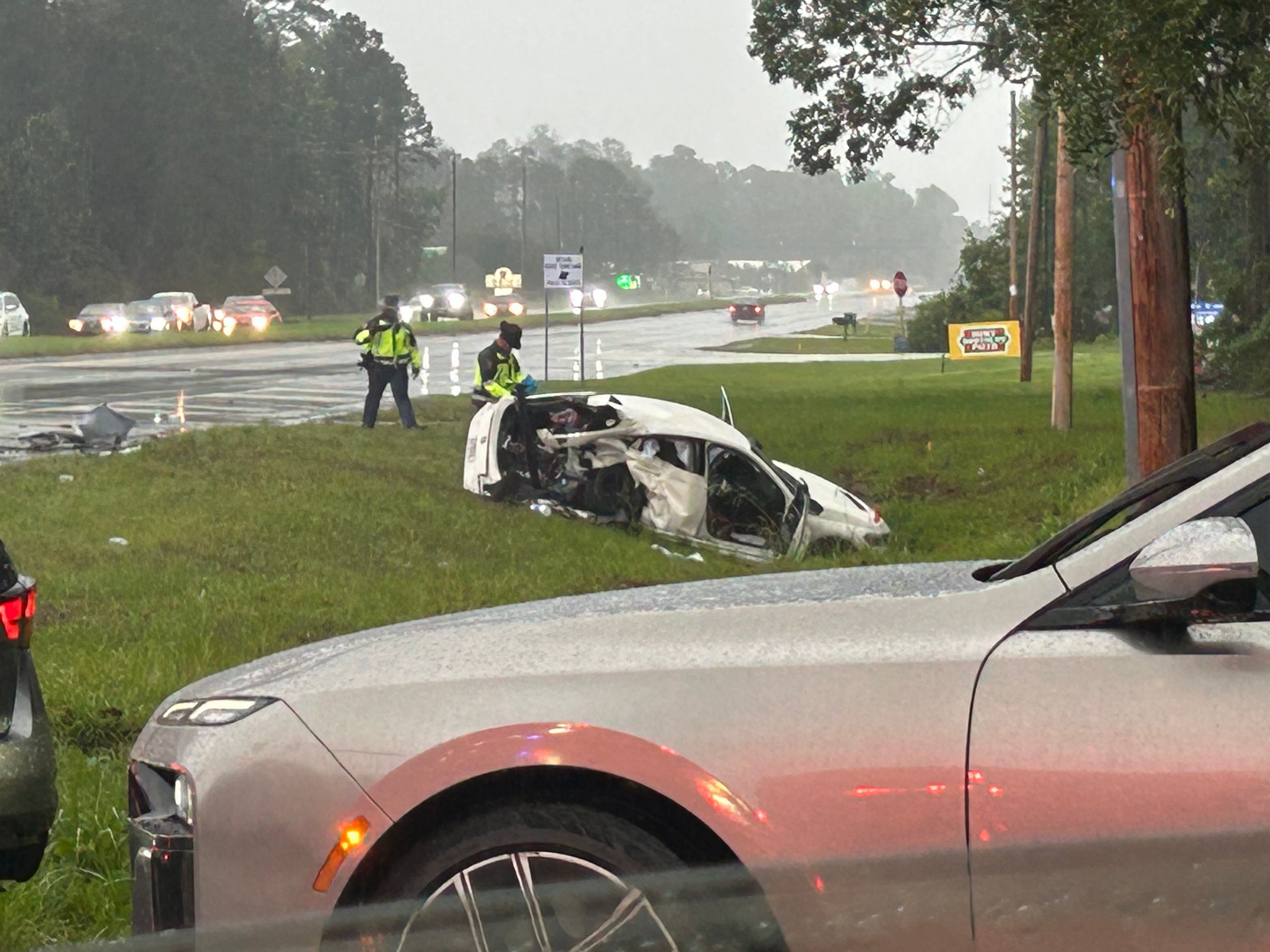 1 killed in multi-vehicle crash on Ogeechee Road