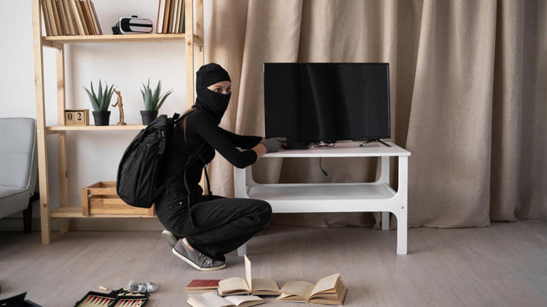 4 reasons you should (and 4 why you shouldn't) mount your TV on the wall