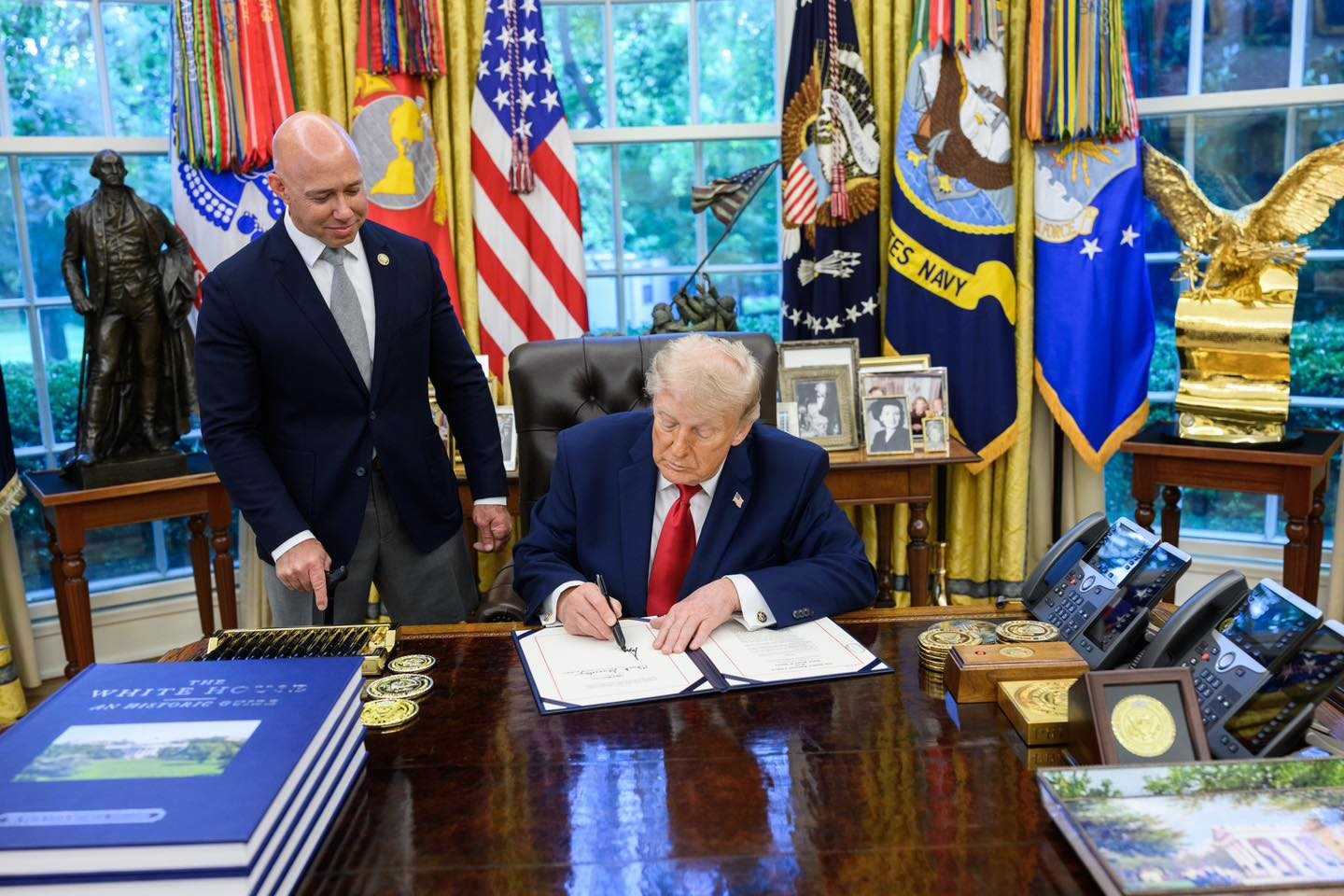 President Trump signs Medal of Sacrifice Act honoring fallen first ...