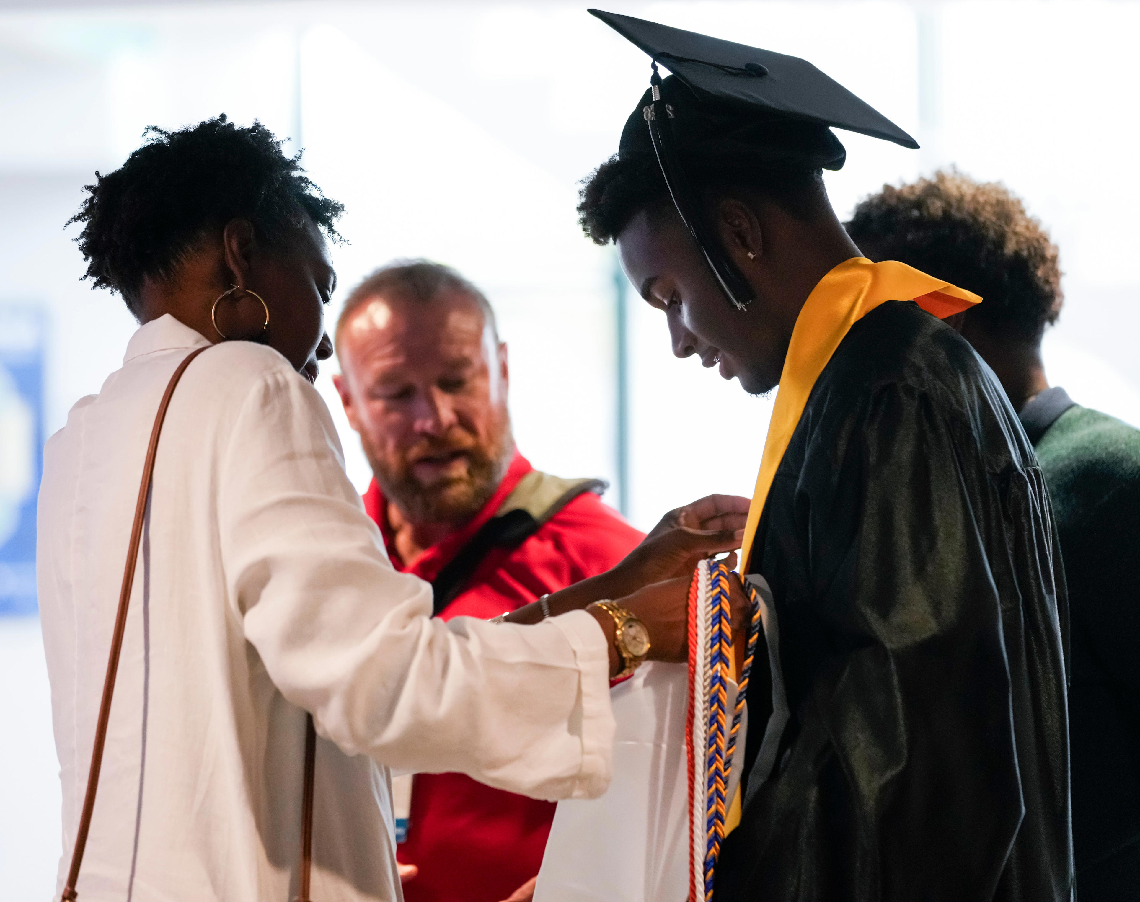 Mariner senior attends graduation days after surgery for collapsed lung