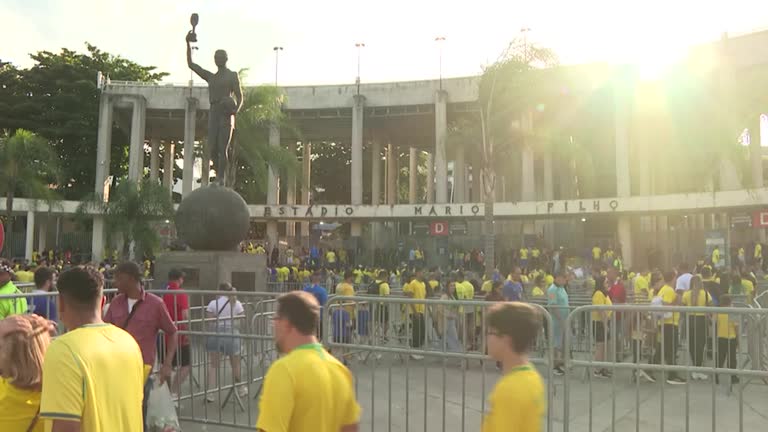 Brazilian fans flock to Maracana stadium as Brazil host Panama in World ...