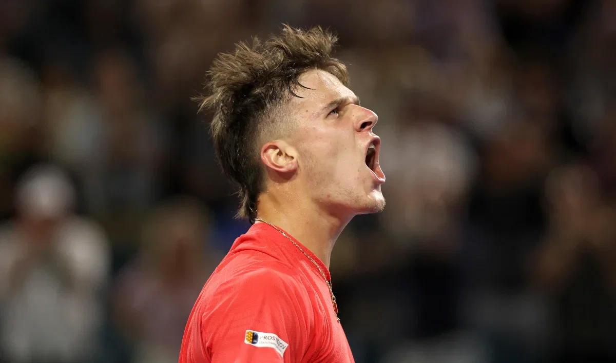 Roland Garros: Mensik selviytyy Rublevin noususta ja saavuttaa ...