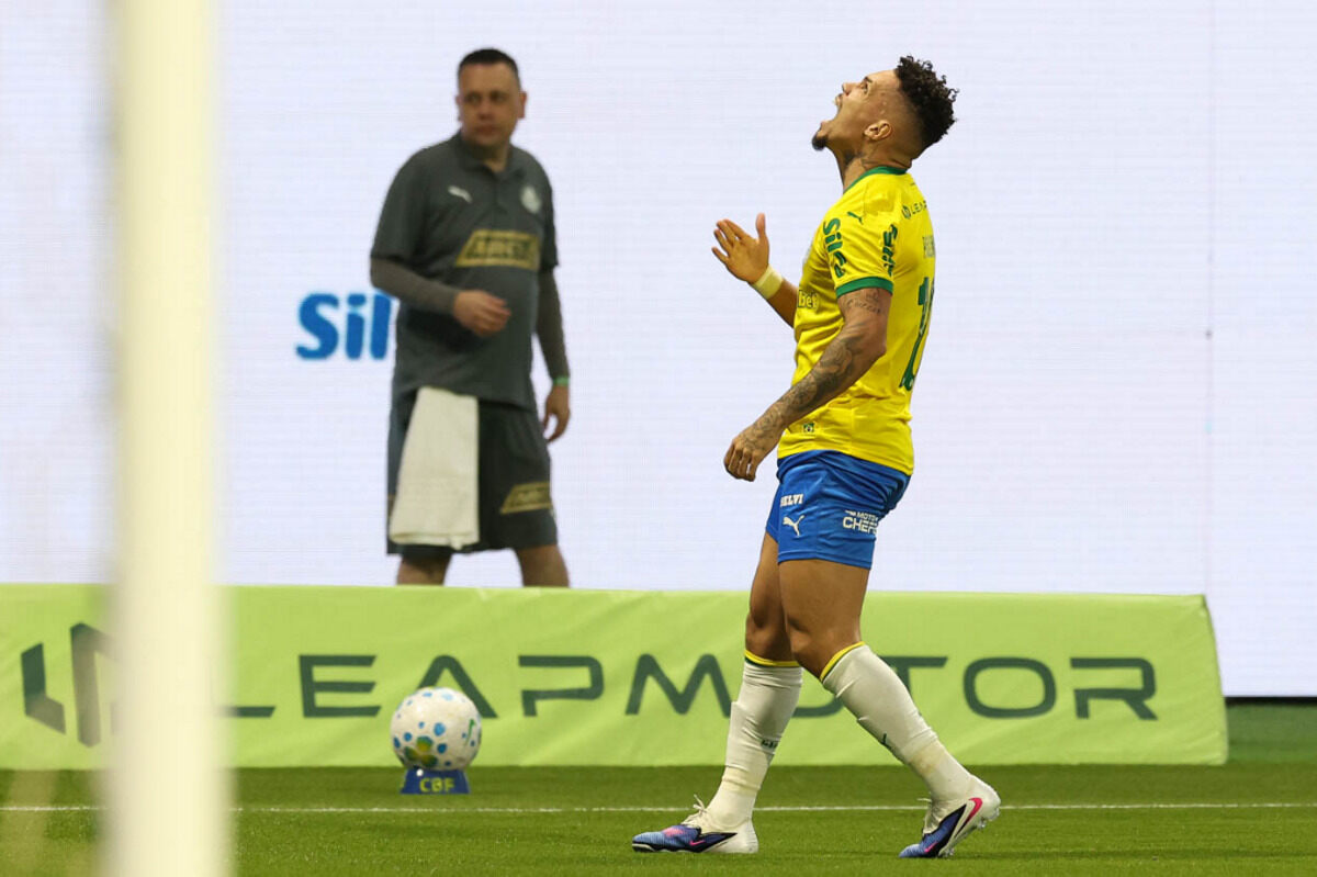 Palmeiras dá férias na Copa, mas mantém Vitor Roque em recuperação