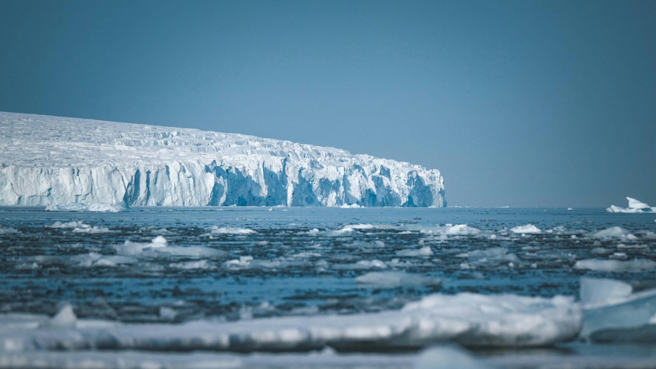 Antarctica’s sea ice just collapsed under a ‘triple whammy’ of climate ...