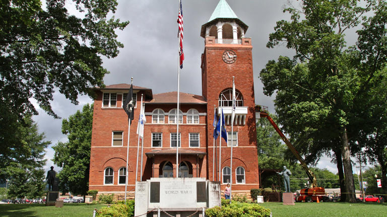 Between Chattanooga and Knoxville is Tennessee's growing city renowned ...