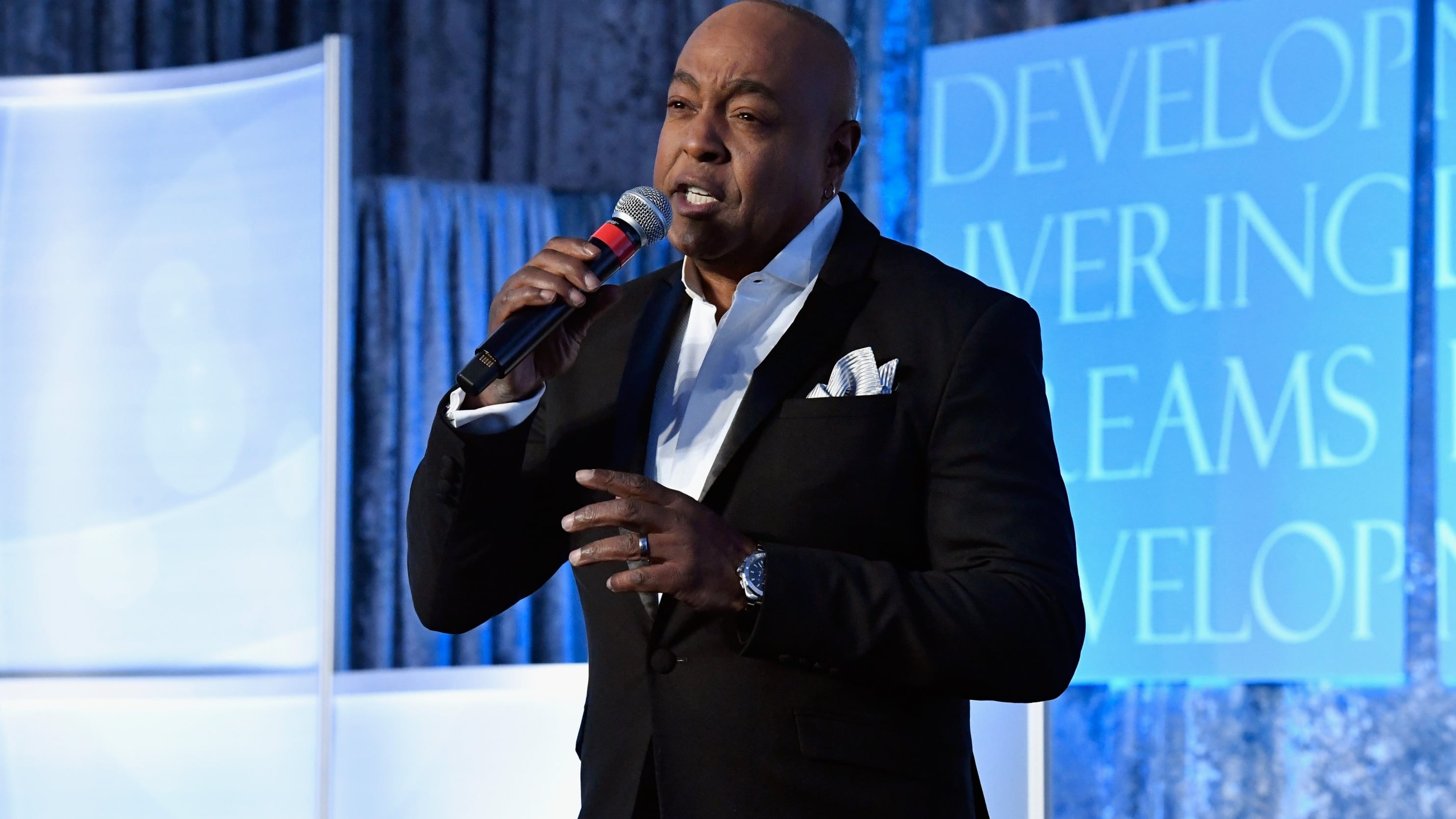 Atlanta music legend Peabo Bryson dies after stroke