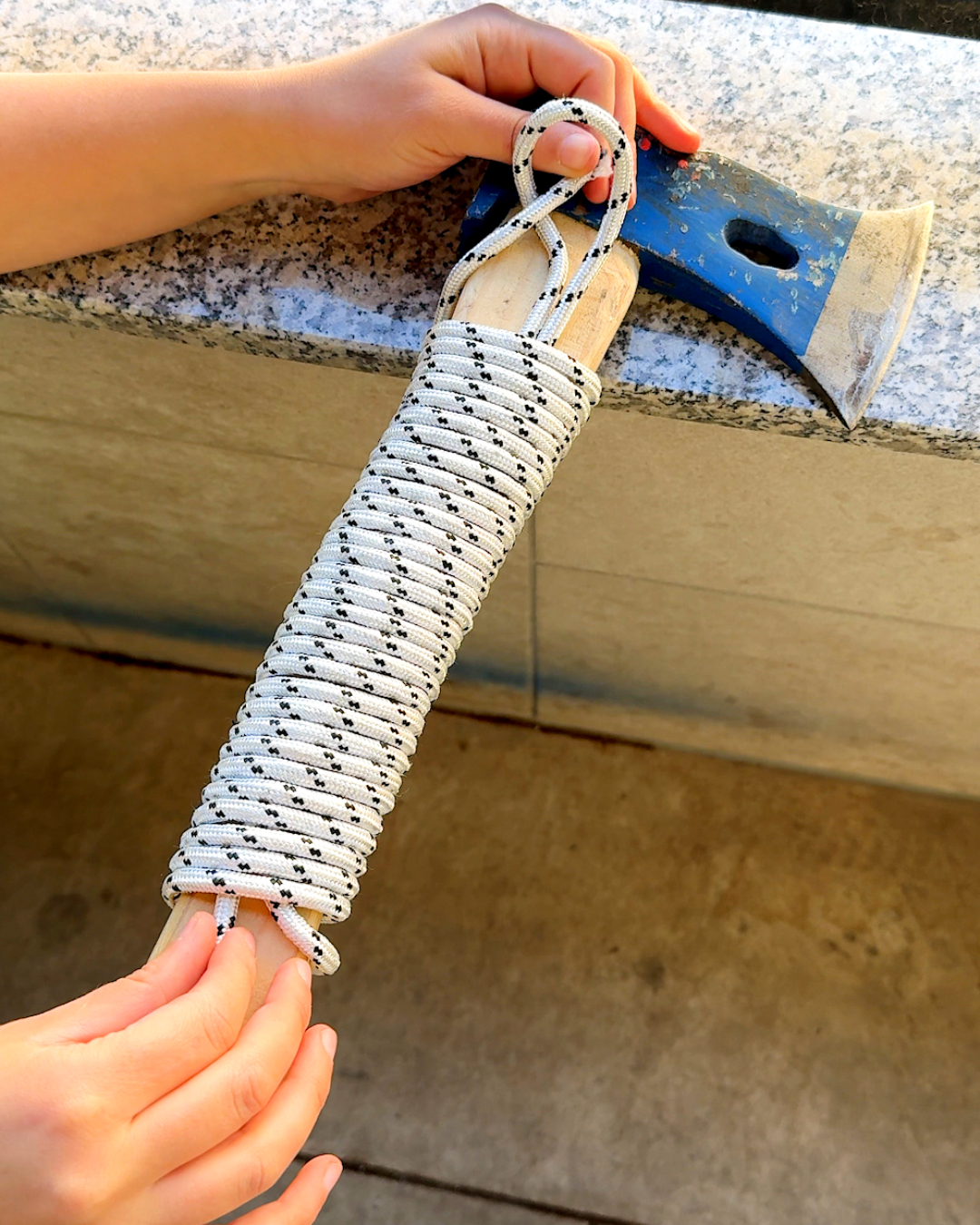 Wrapping axe handle for a better grip
