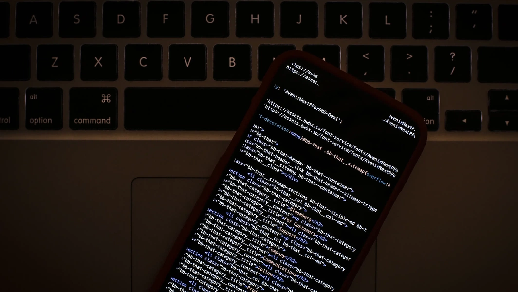 Experts warn iPhone’s automatic AirPlay setting could pose risks