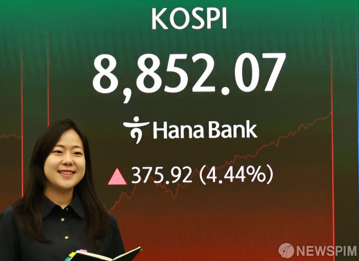 코스피 4.44% 상승 8850선 돌파