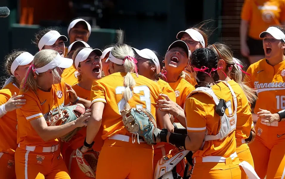 Clarke’s walk-off sends Tennessee to WCWS semifinals