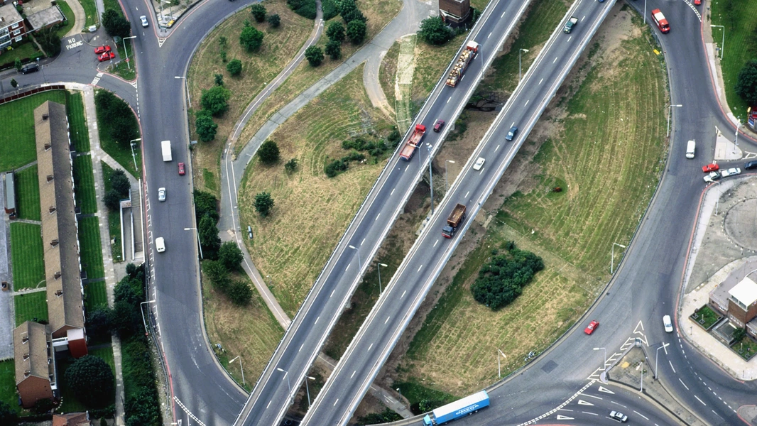 Driver dies after SUV strikes Ada County roundabout barrier