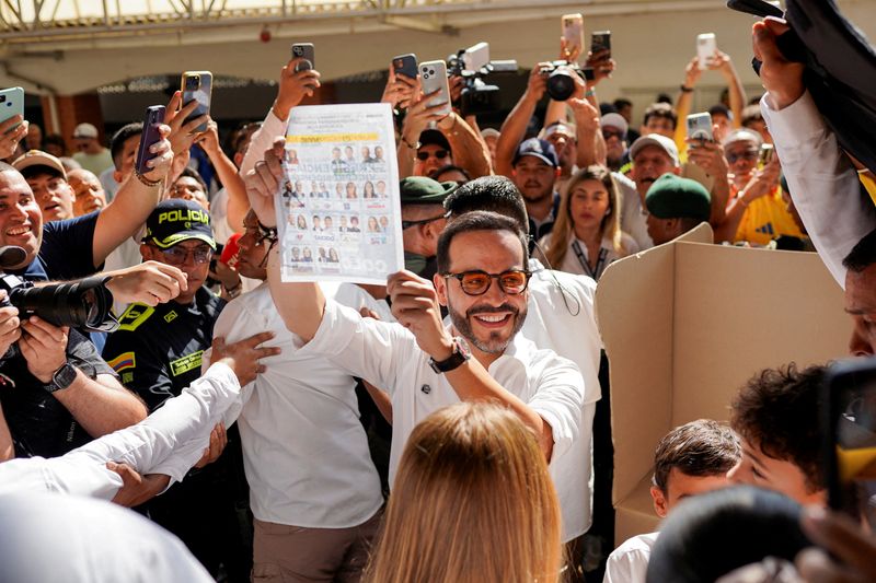 Colombia right-wing candidate De La Espriella, leftist Cepeda poised ...