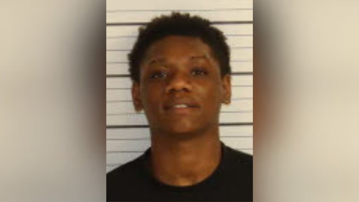 Teen charged after ramming MPD car with stolen vehicle