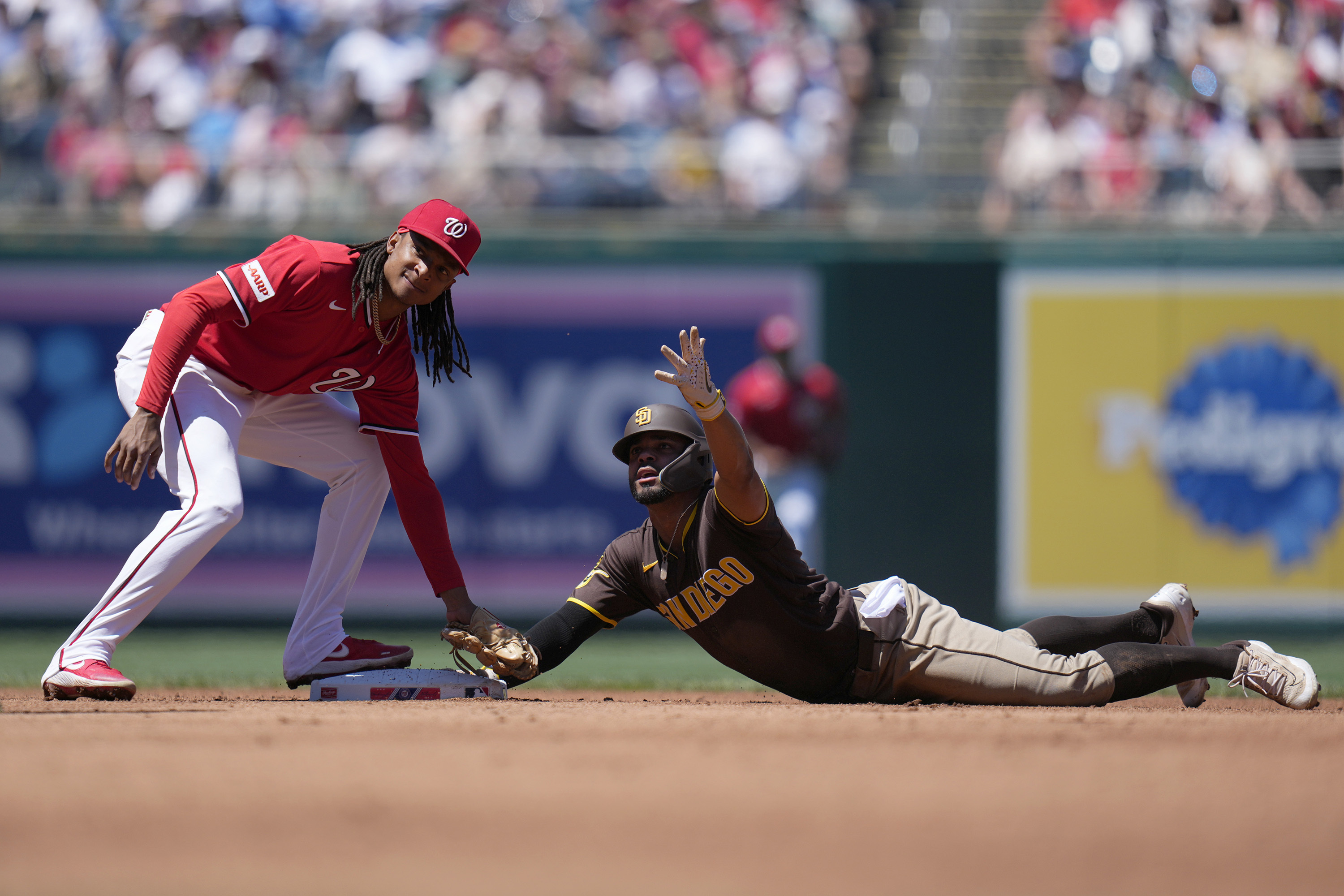 Padres wrap mediocre May with series loss to Nationals