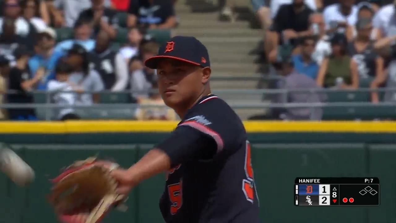 Lee late sub in Tigers' loss to White Sox