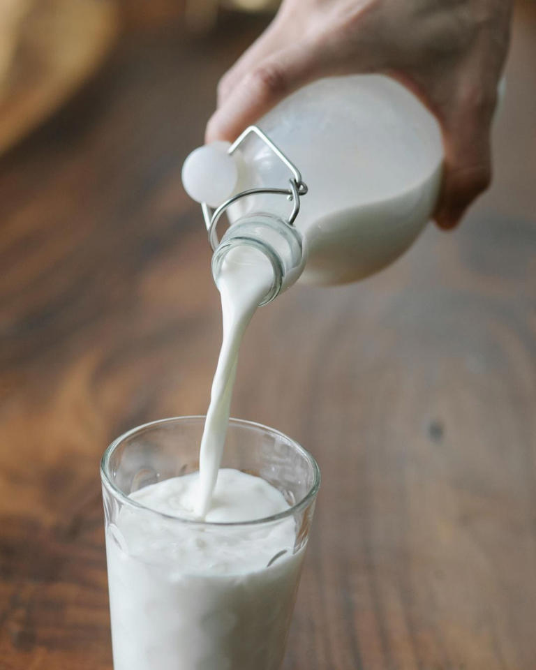 World Milk Day: शराब छोड़कर माफियाओं ने दूध के लिए क्यों बहाया खून ...