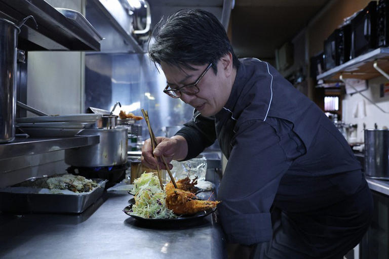 Japanese chef who lost his arm runs restaurant in bid to encourage others