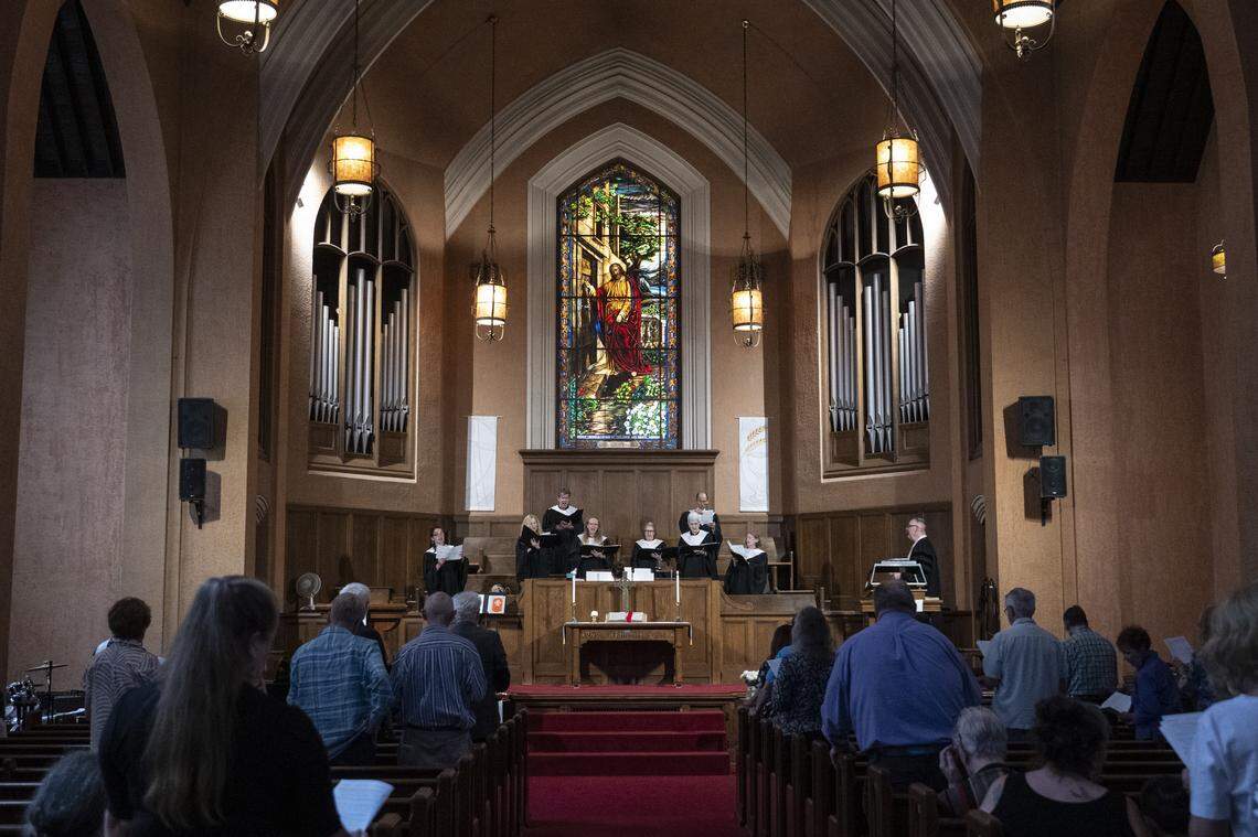 Sacramento's Pioneer congregation holds grief, hope as it sells 177 ...