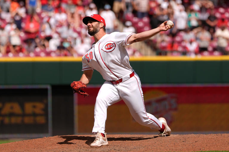 Rojos vencen 6-4 a Bravos y extienden racha sin perder una serie por ...