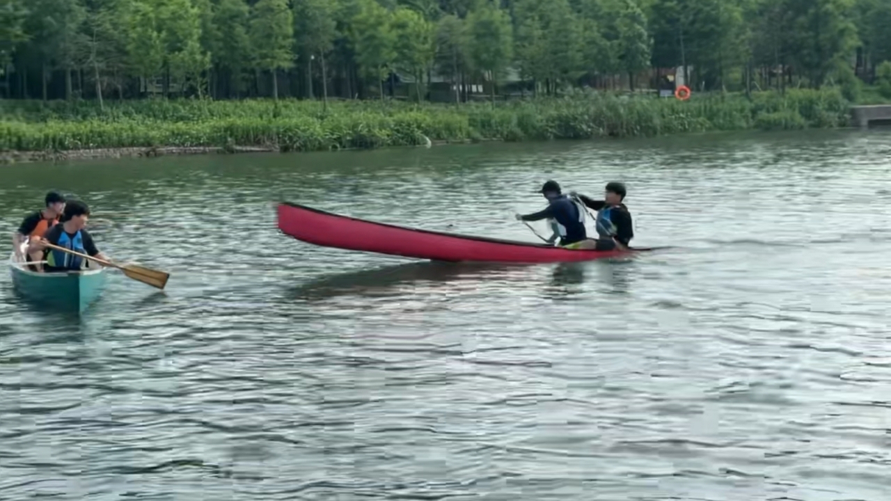 Canoe pass fails spectacularly in Shanghai