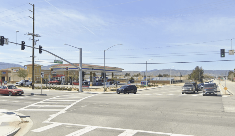 2 killed in crash at Palmdale intersection