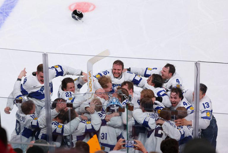 Ice hockey-Helenius is the hero as Finland beat Swiss in world final