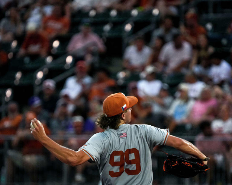 Well-rested Dylan Volantis leads well-tested Texas pitching staff in ...