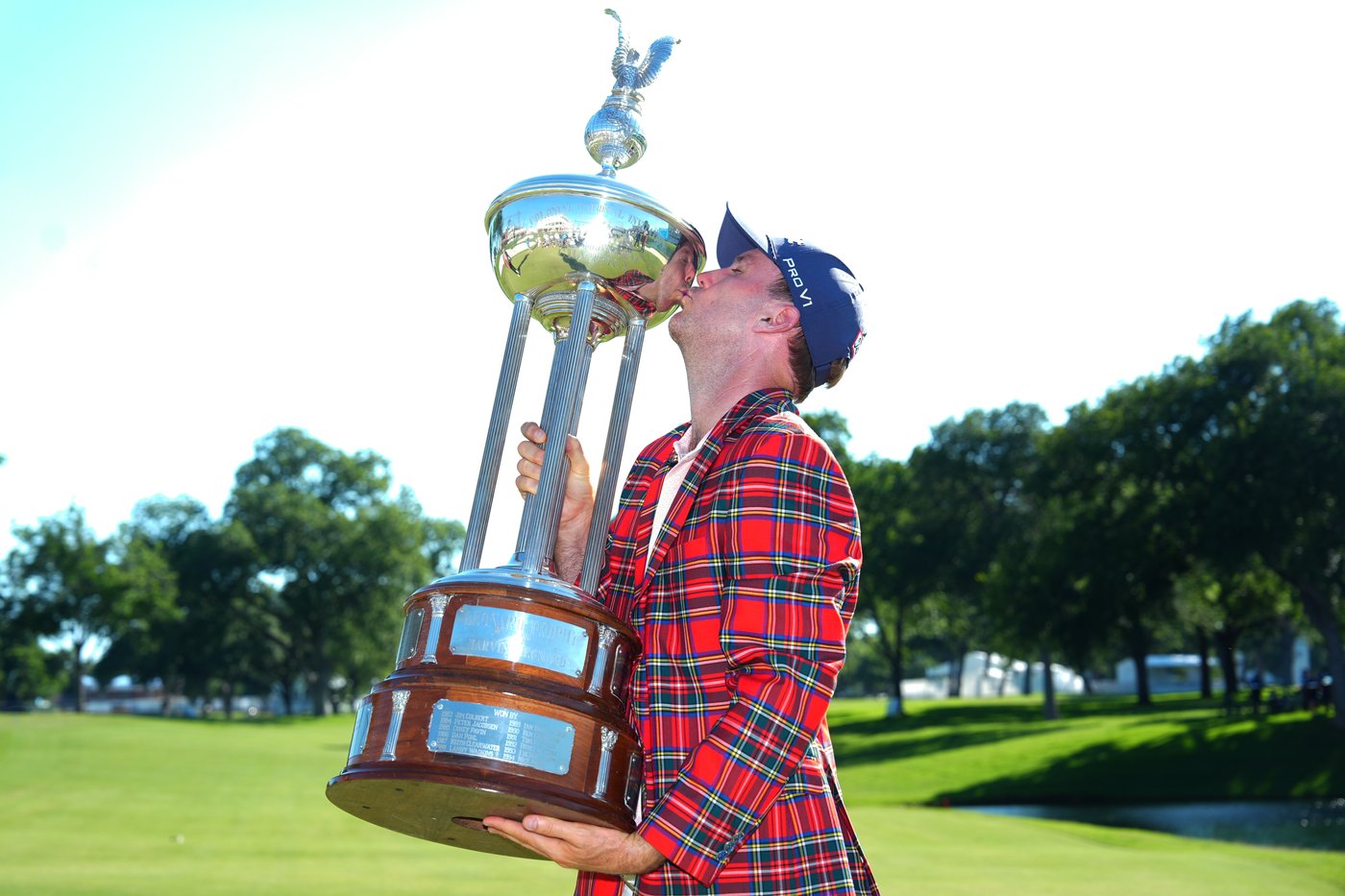 Russell Henley goes on late birdie run to win Colonial. Celine Boutier ...