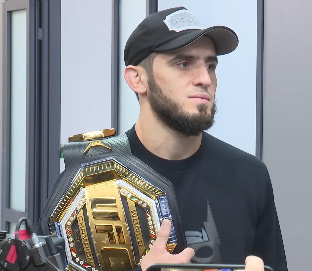 Islam Makhachev trolls Daniel Cormier over Arsenal