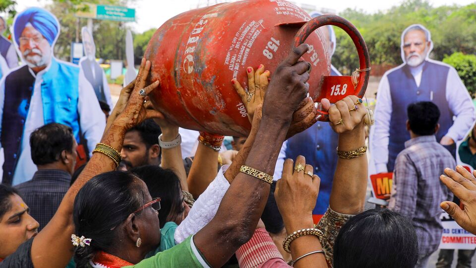 LPG cylinder rates on June 1: Here's how much domestic and commercial ...