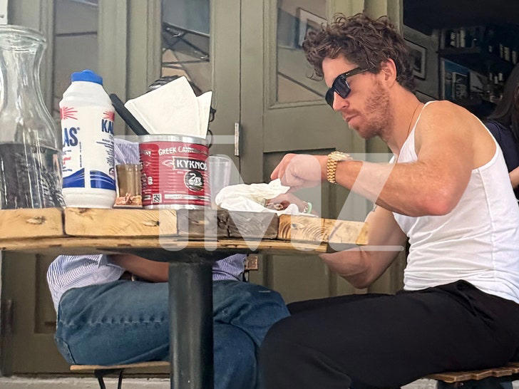 Shaun White takes woman out on date in New York City