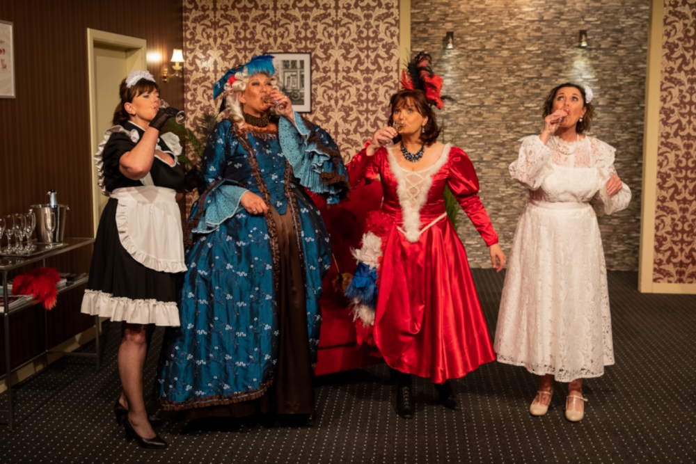 Van bruidzilla’s tot Marie-Antoinette: EWT trekt alle registers open in ...