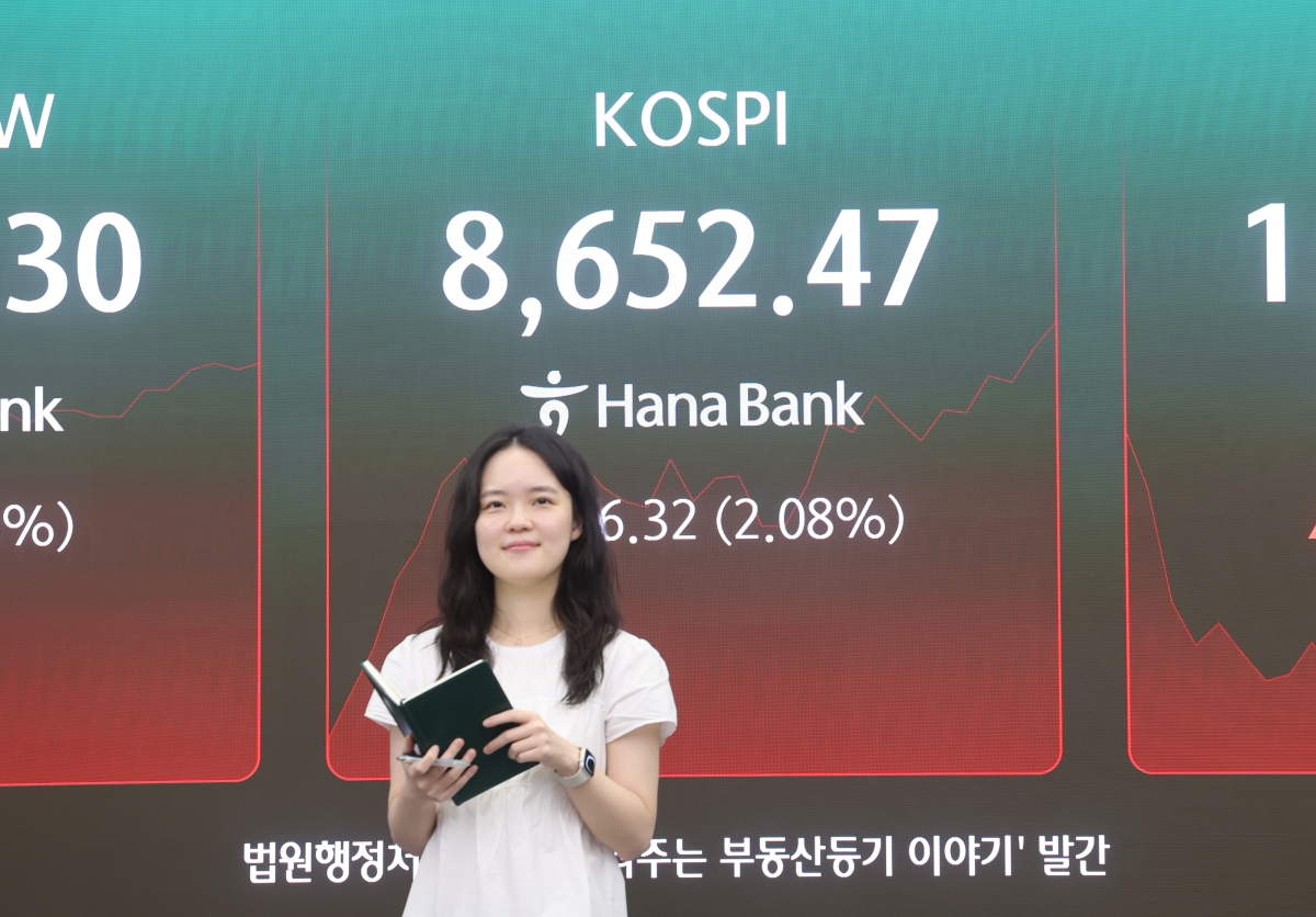 [속보] 코스피 8800 돌파 '사상 최고치'…삼성전자 10% 급등