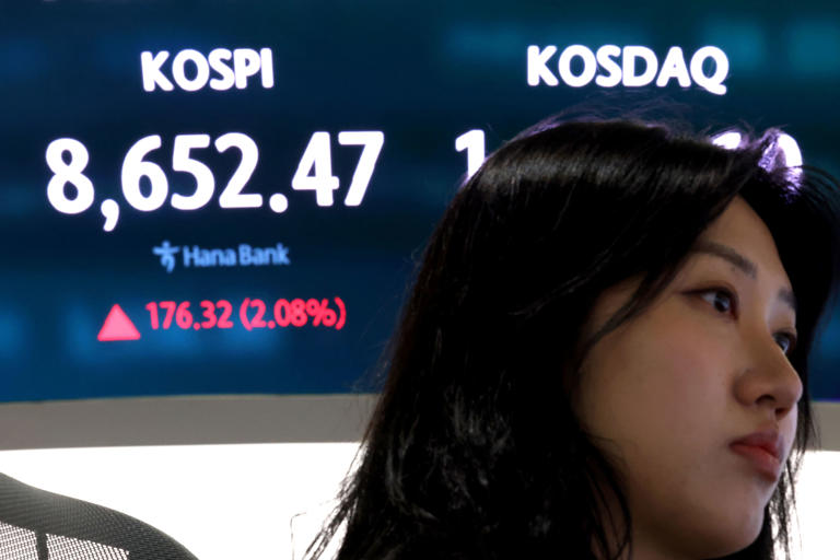 KOSPI surge masks stagnation without semiconductors
