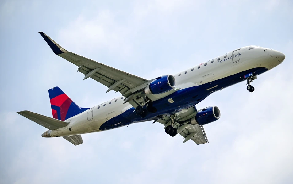 Delta urges pilots to boost communication on key JFK–LAX route