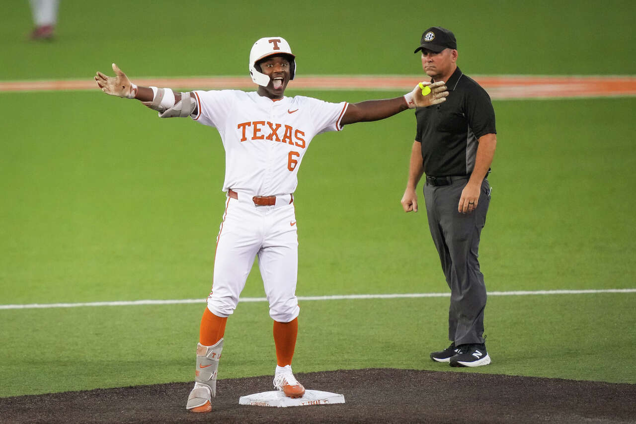 NCAA baseball regionals: Texas takes down UC Santa Barbara to move on ...