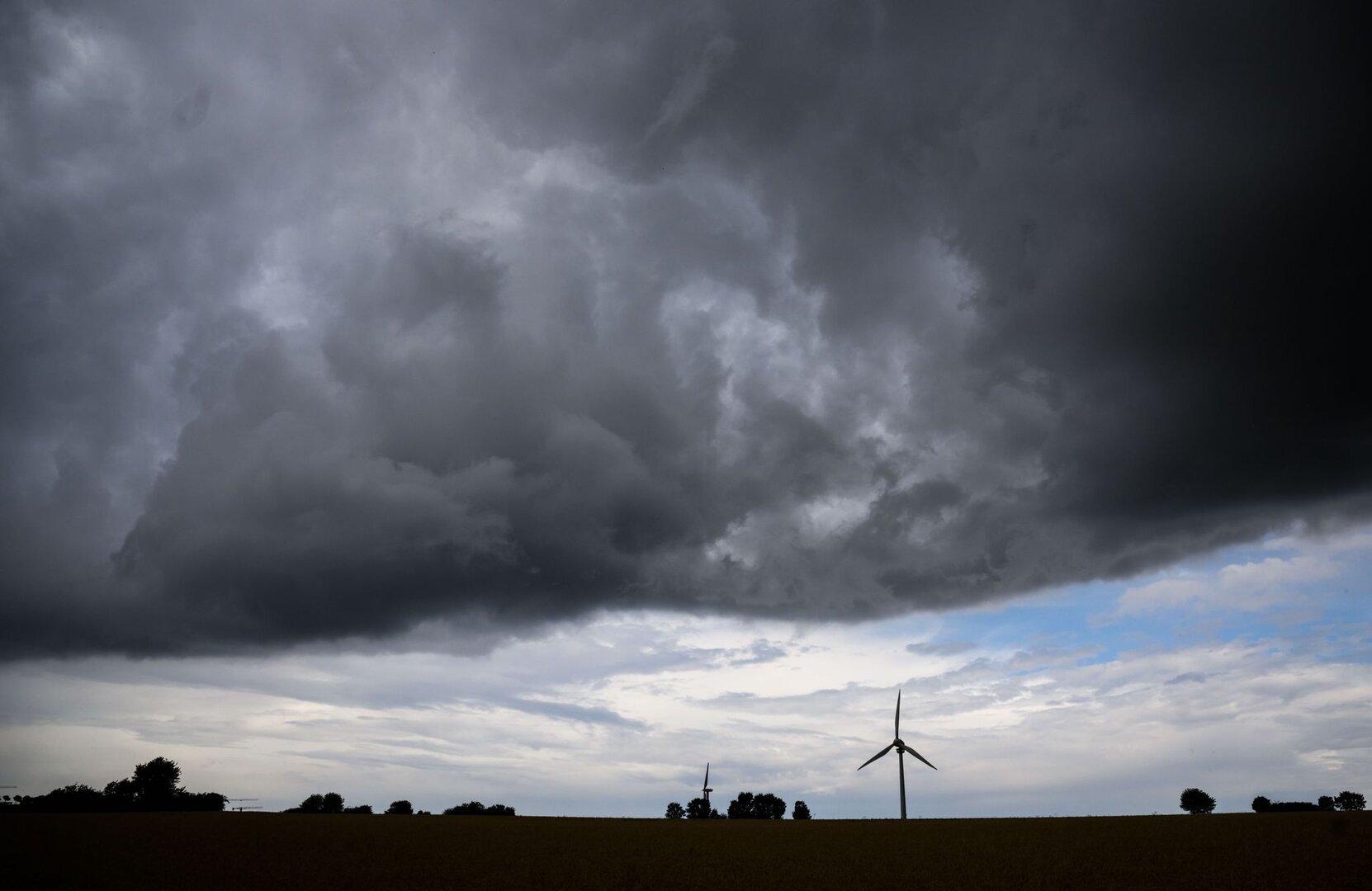 Unwetter in Deutschland: Blitz schlug in Kirchturm ein