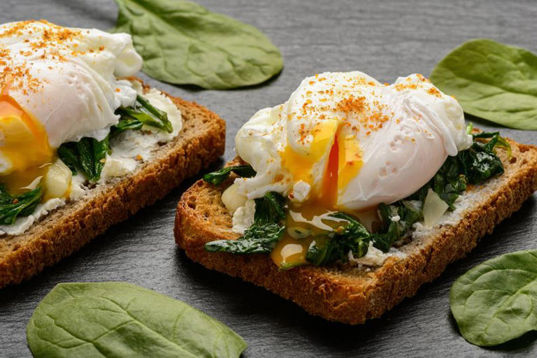 Poach eggs perfectly by adding 1 thing to water every time