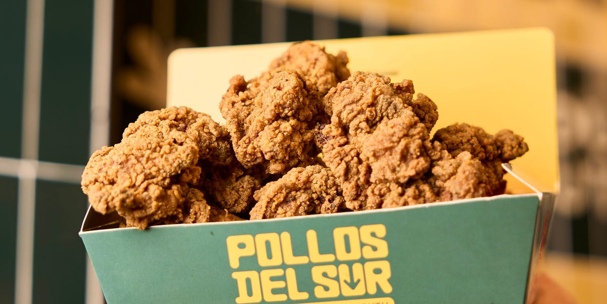 Así se prepara el pollo frito con sabor latino que conquista Madrid ...