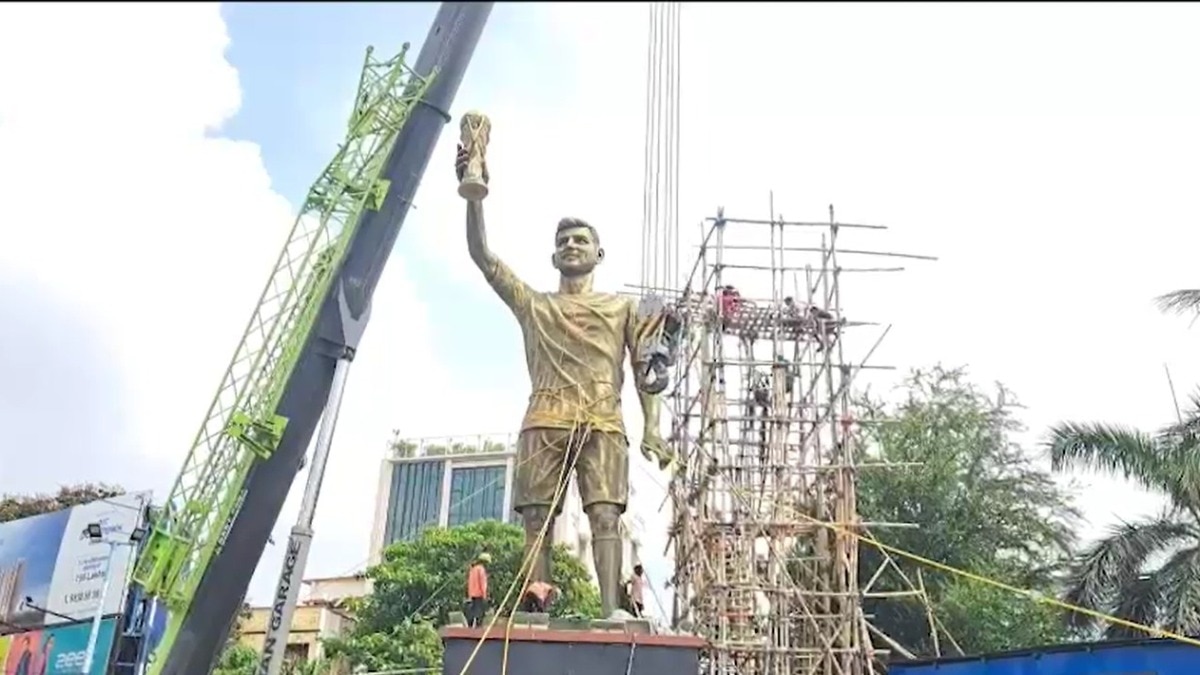 Cranes deployed as work begins to remove 70-ft Messi statue in Kolkata