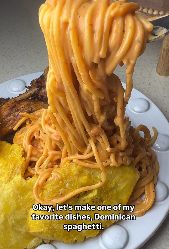 The best combo: spaghetti, fried chicken & tostones