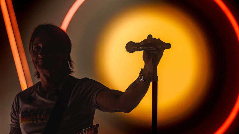 Keith Urban covers 'Summer Breeze' by Seals & Crofts, fans are loving ...
