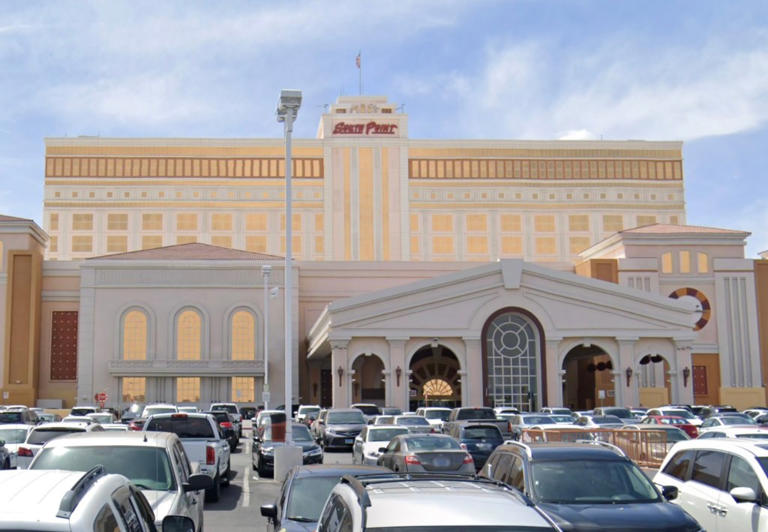 Teen girl arrested for allegedly stabbing 3 horses at Las Vegas ...
