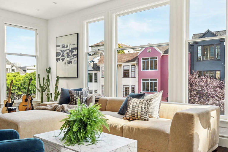 A Colgate heir built this SF mansion. Buyers rushed in.