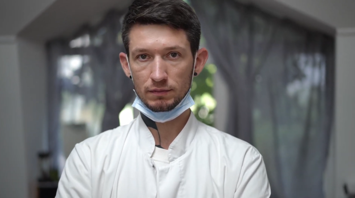 Mom thinks she's pregnant with triplets, doctor freezes when he sees ...