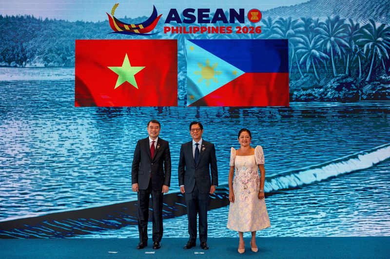 Philippines, Vietnam upgrade ties, say South China Sea peace 'non ...