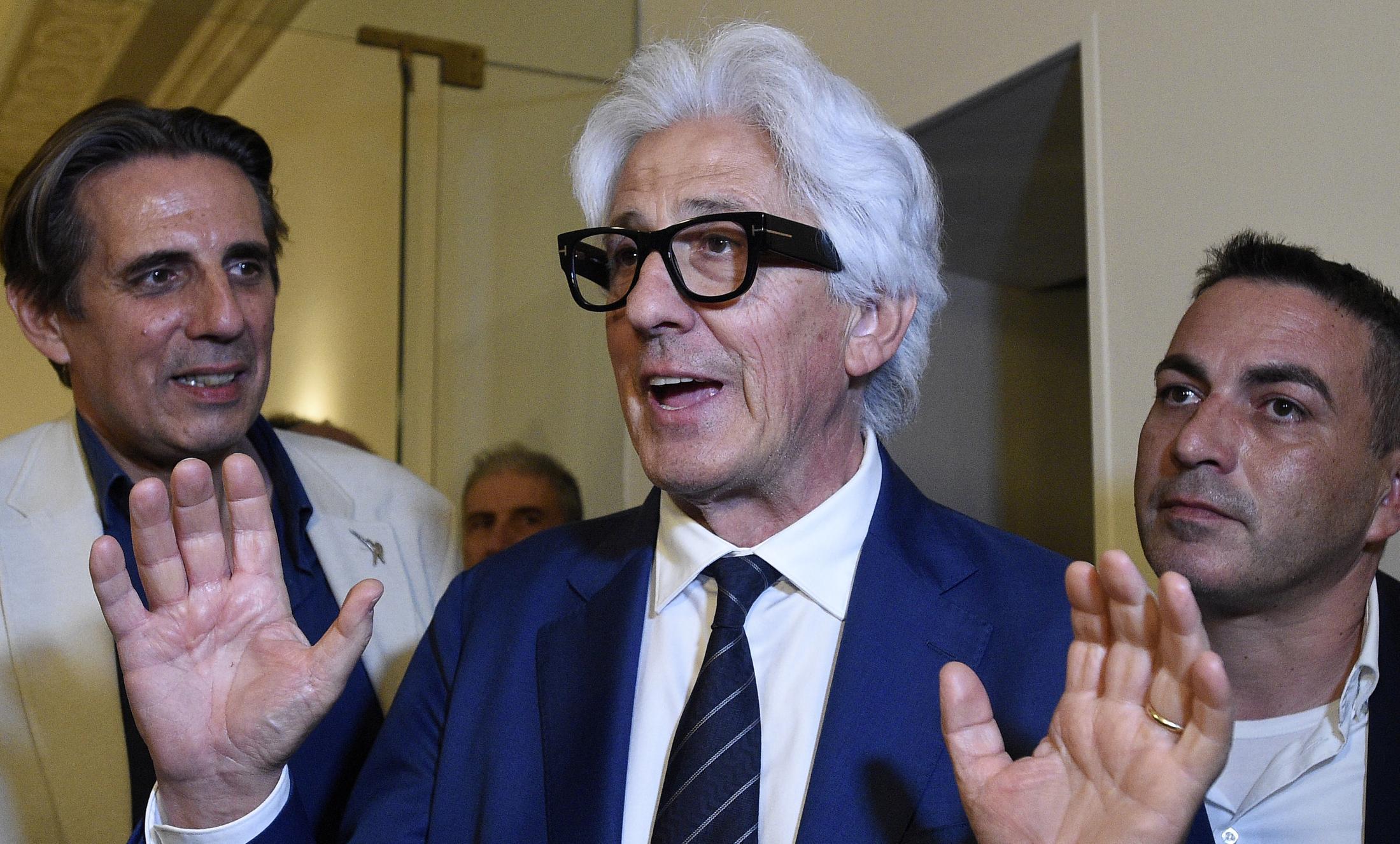 Lo staff del sindaco: "Sandro è molto inc... Servono 50 commenti sul ...