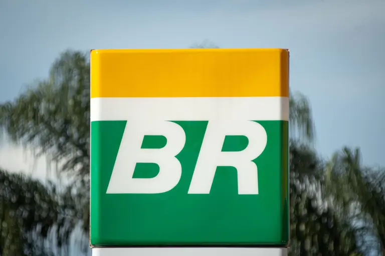 Petrobras anuncia redução de R$ 0,35 no preço do diesel a partir de ...
