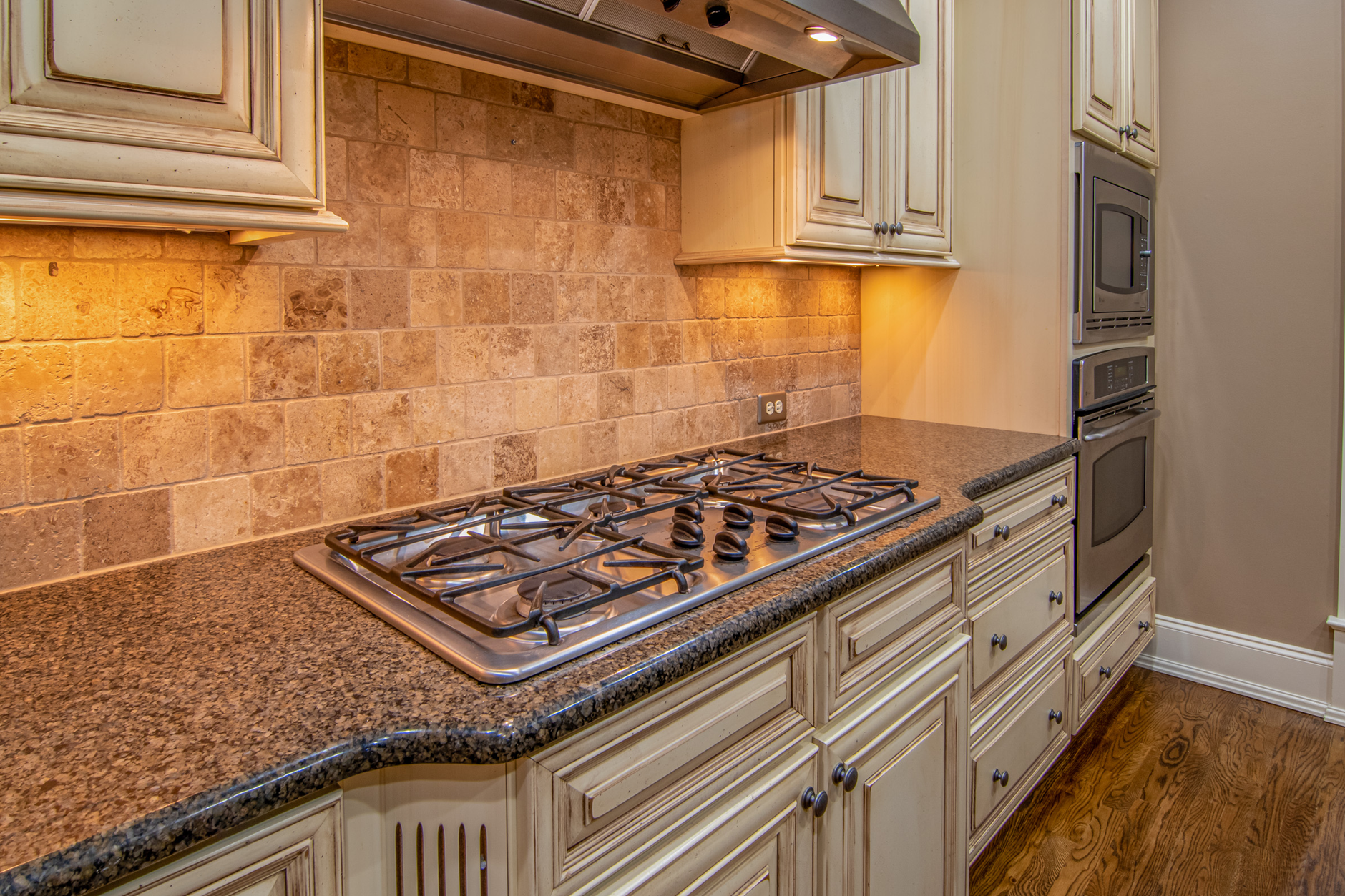 The easiest way to finally clean a greasy kitchen backsplash