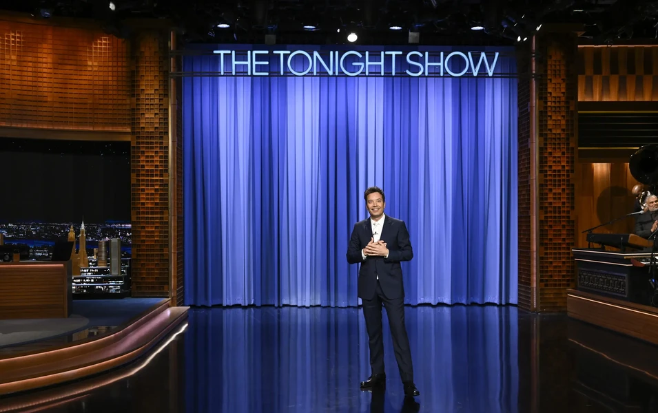 Fallon returns after ratings boost from 'Off Campus' stars